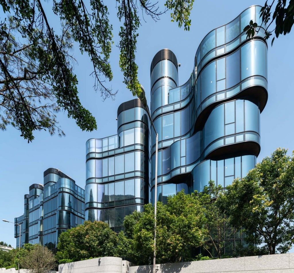 The History of Gothic Architecture - Home Vanities